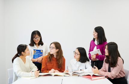Female students from Japan, China and Korea discuss Asian women's ...